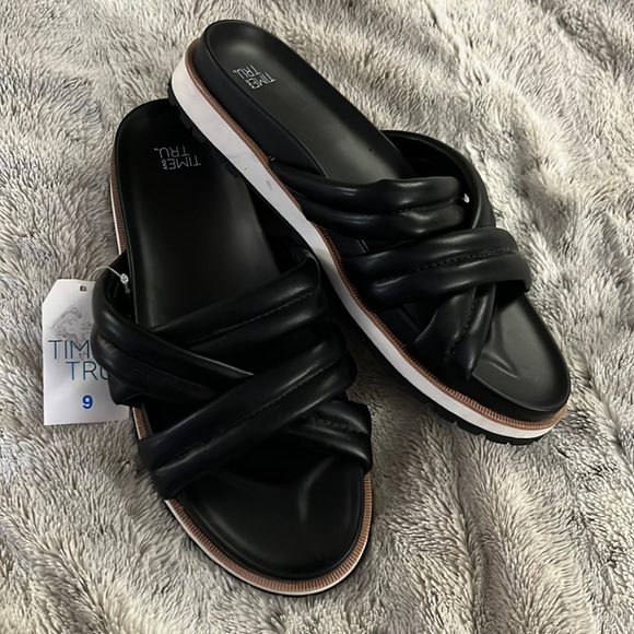 Time and Tru | Shoes | Black Padded Strap Lug Sole Sandals 9 Contour ...